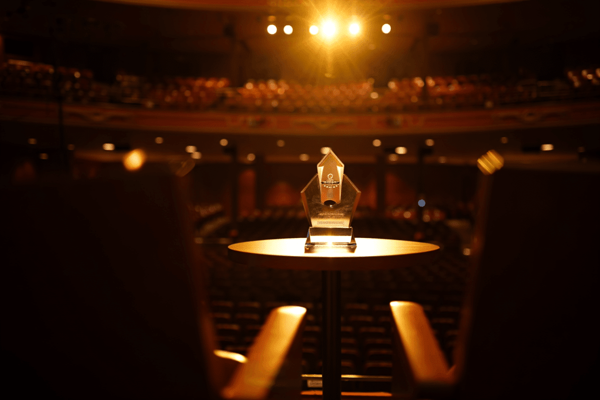 Country legend Vince Gill honored with NSAI's highest award, the Kris ...